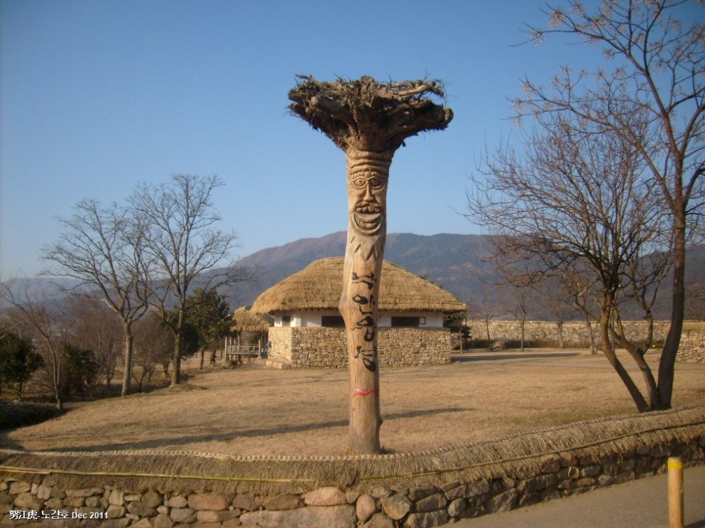 Fascinating Physogs – A Tour of Some Korean Totem Poles | Elwood 5566